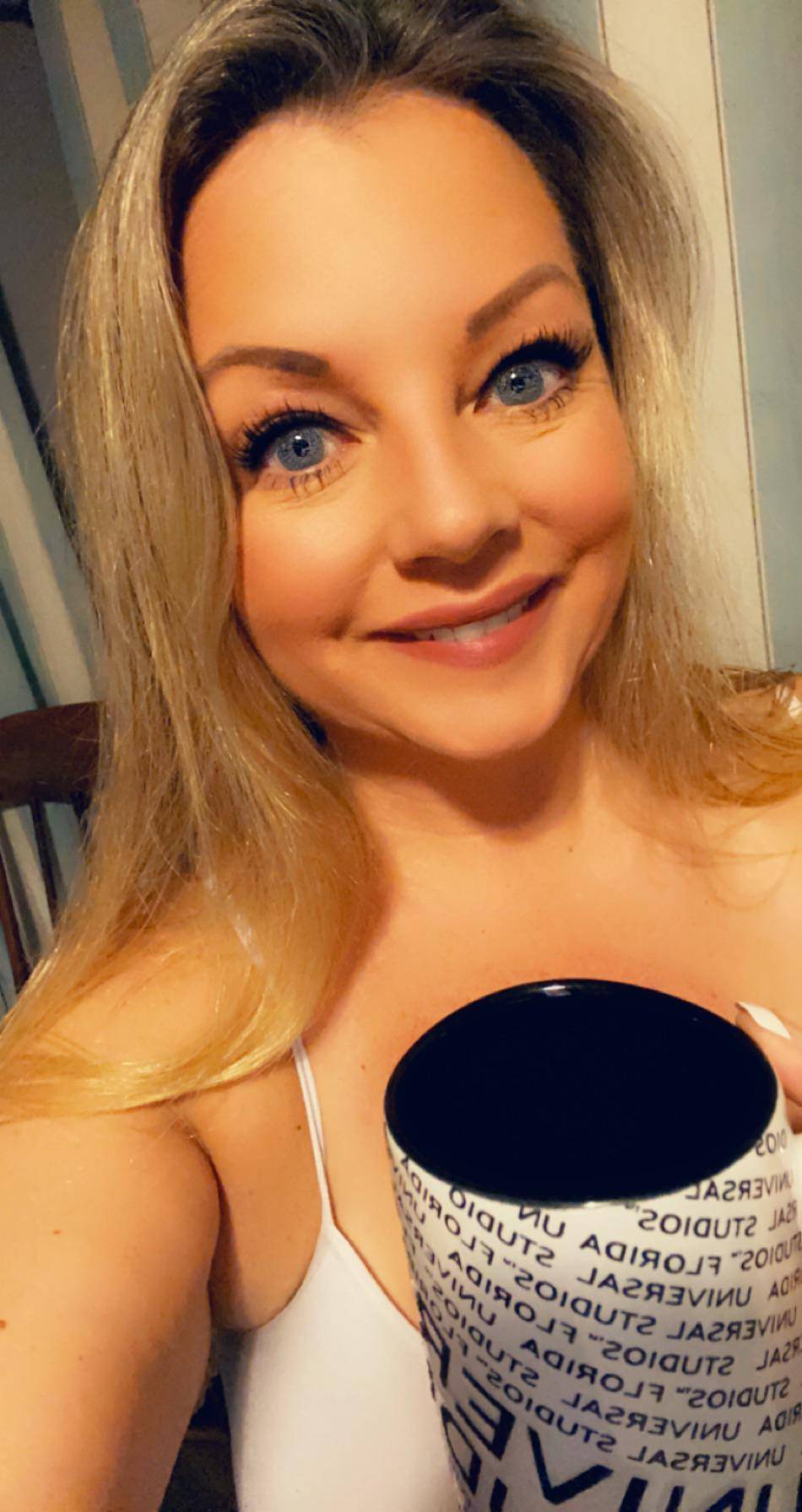 Great morning from your favorite cougar and MILF | Scrolller