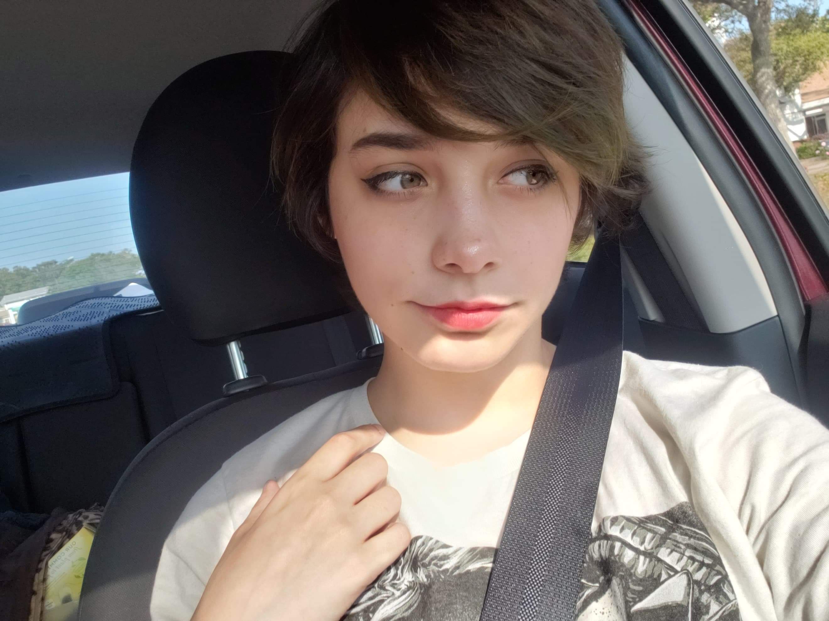 Green eyes in the sunlight ♡ | Scrolller