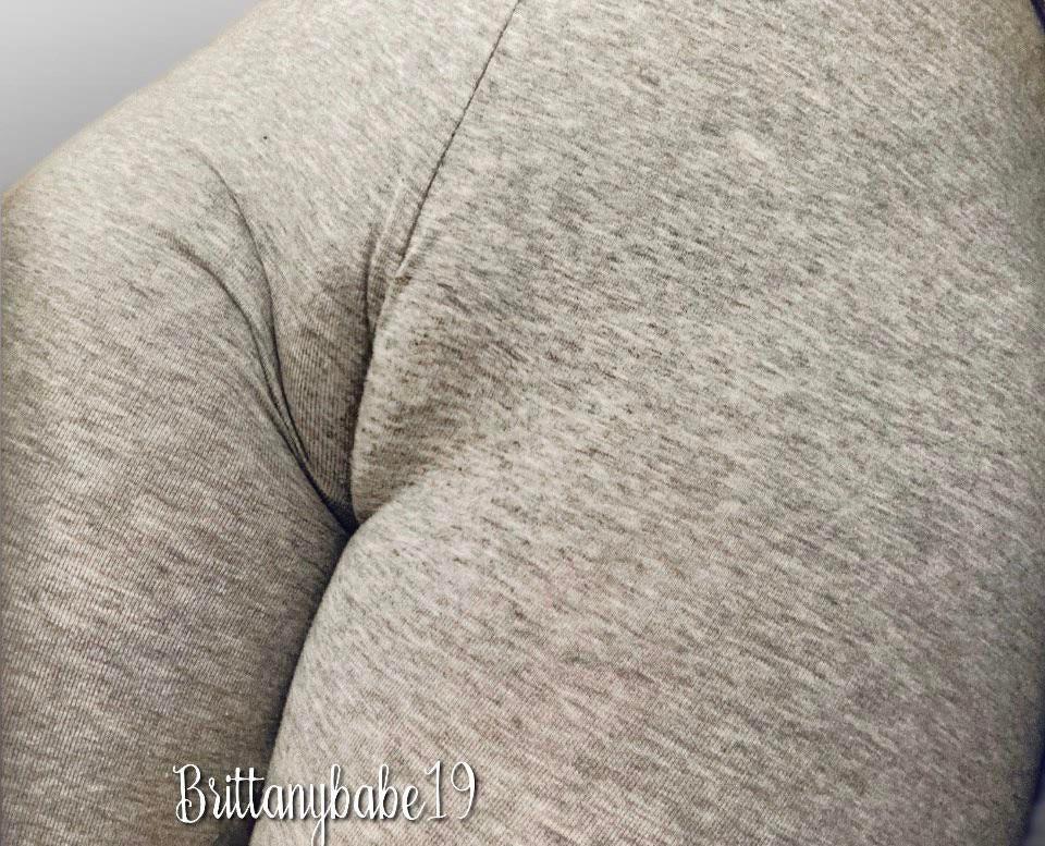 Grey really makes the camel toe pop | Scrolller