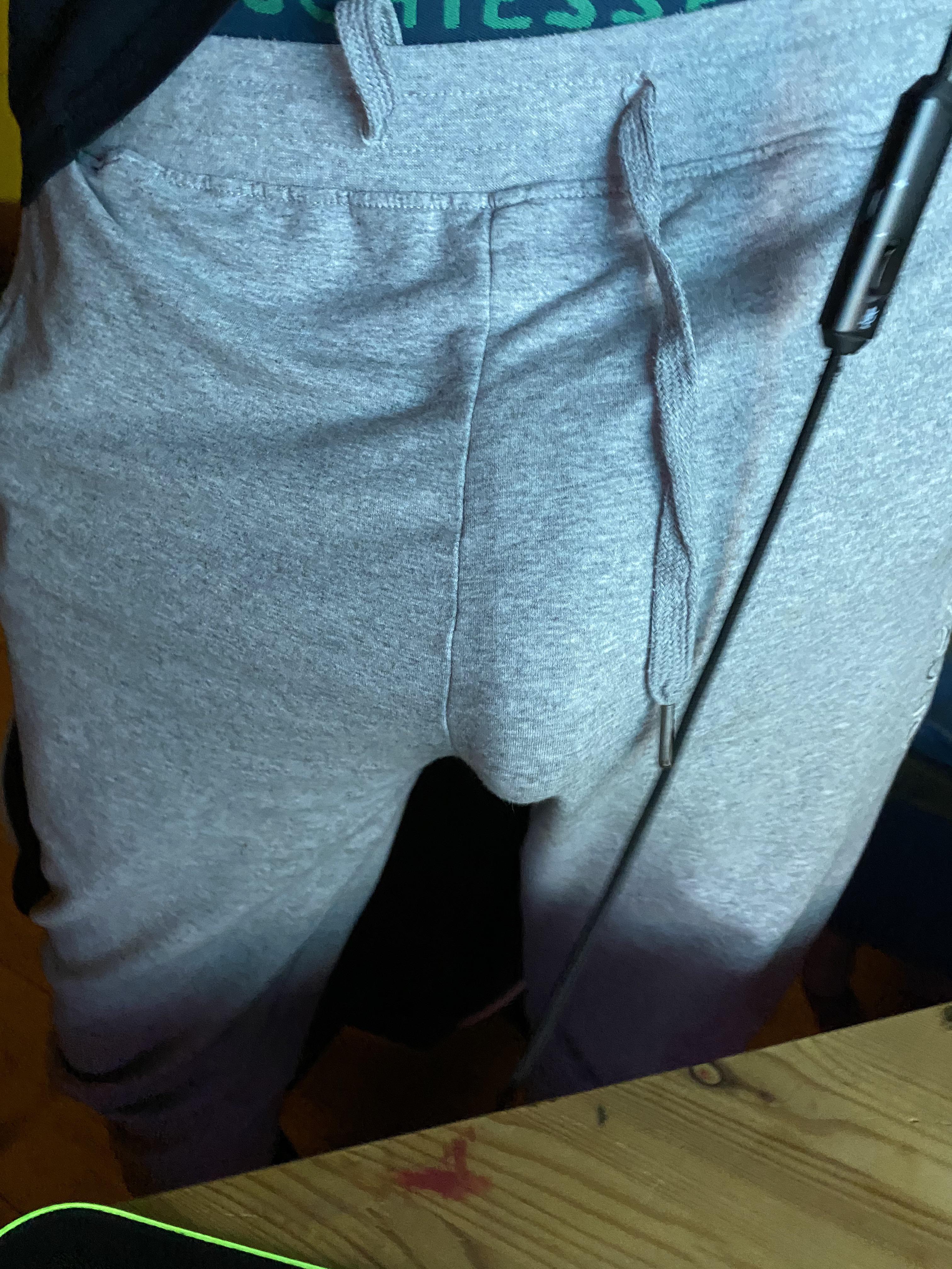 Grey sweatpants | Scrolller