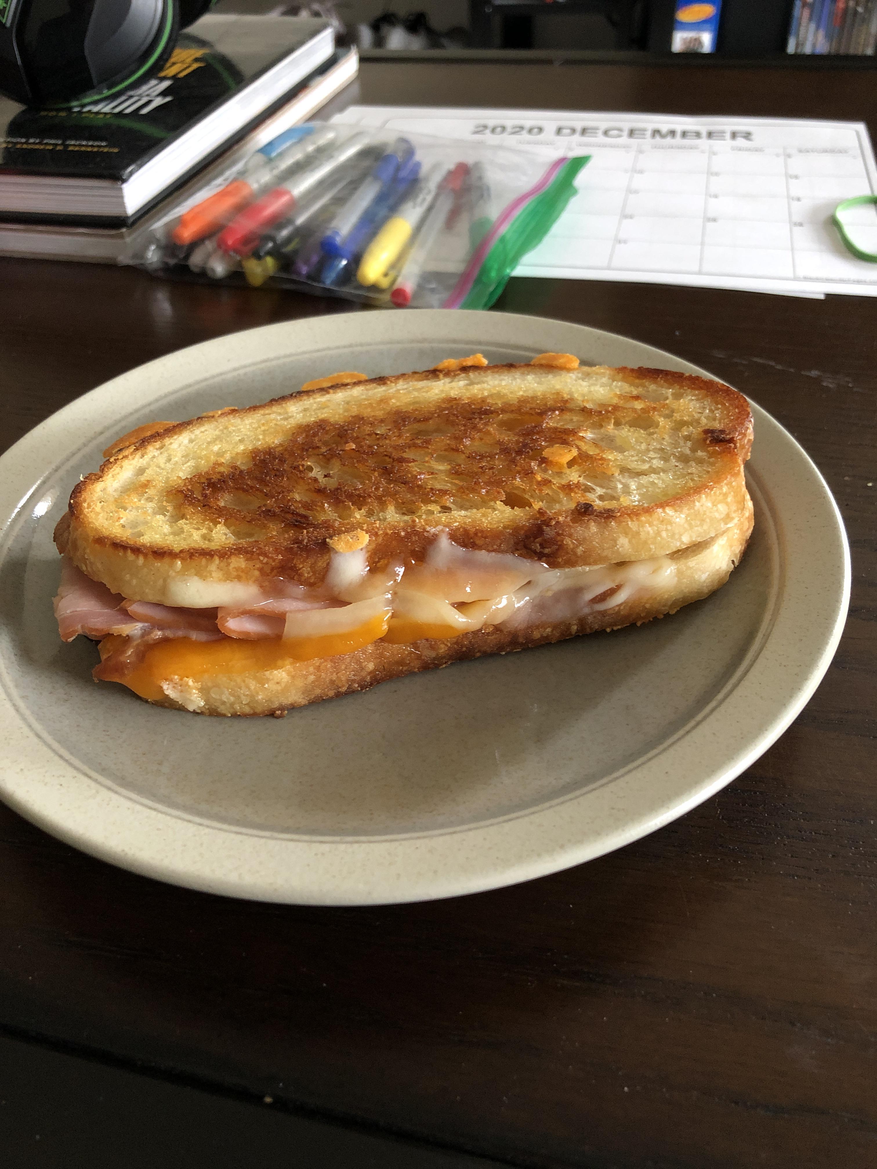Grilled cheese and Ham Sammy | Scrolller