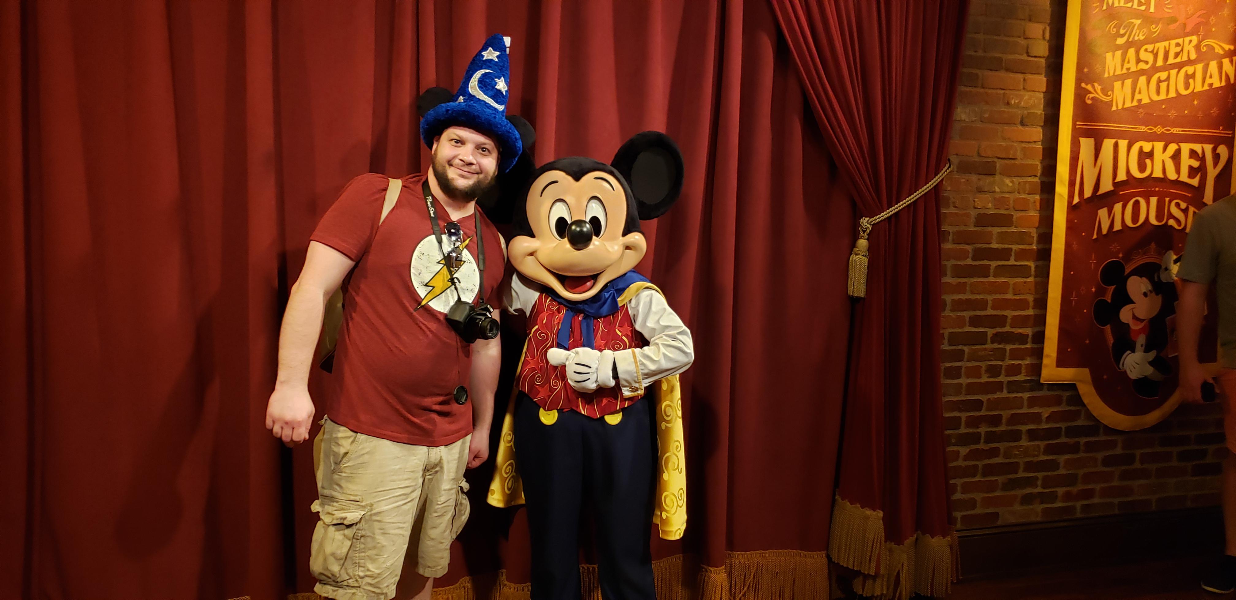 Grown man finally meets Mickey | Scrolller