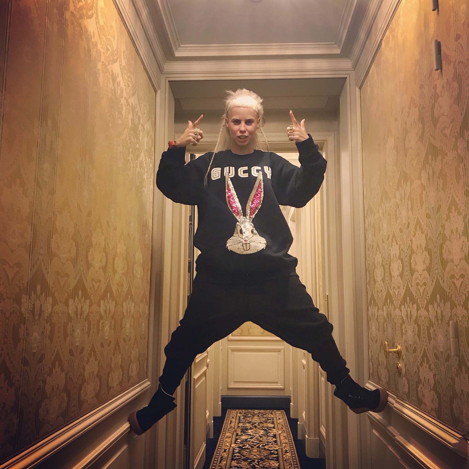 gucci feely | Scrolller