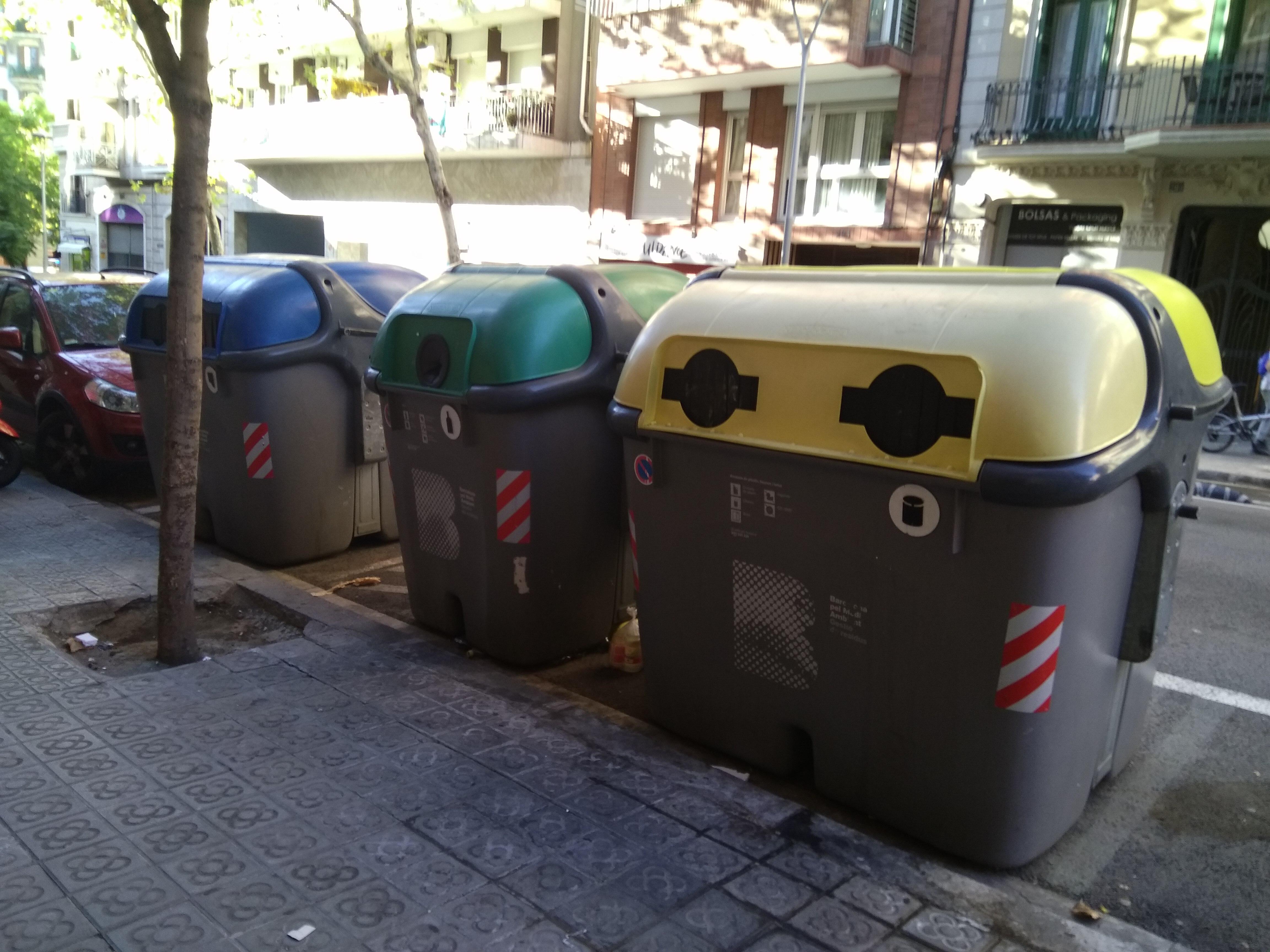 Guys, are these recycling bins? | Scrolller