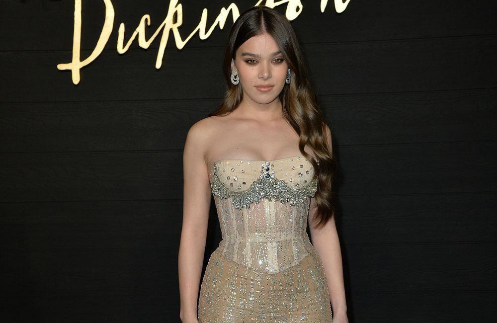 Hailee Steinfeld | Scrolller