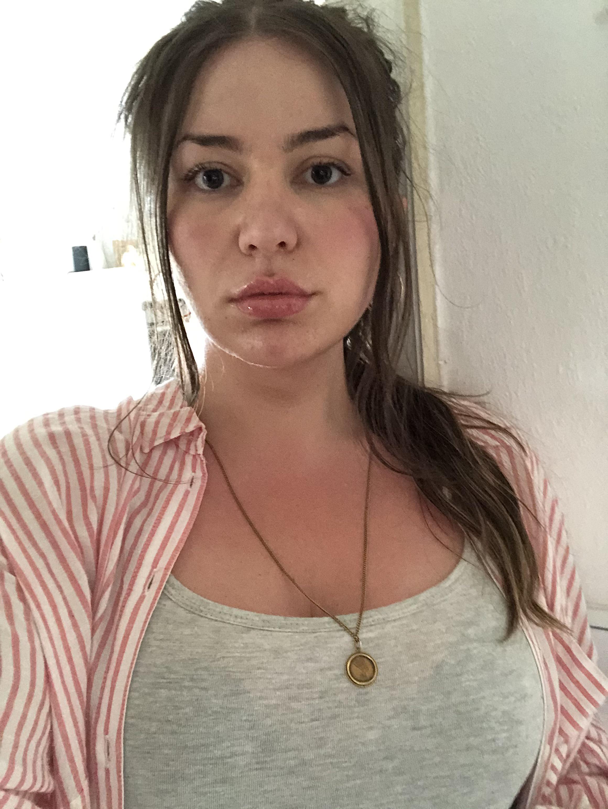 Hair is messy af (as usual) but liked the lipgloss! F24 | Scrolller