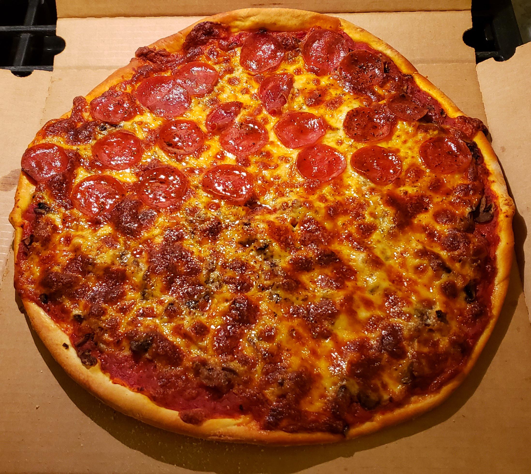 Half Pepperoni Half Sausage Mushroom Pizza | Scrolller