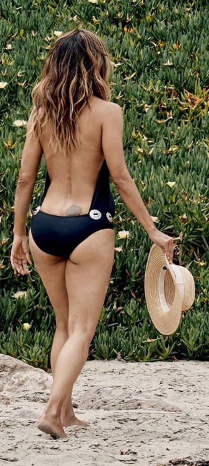 Halle Berry | Scrolller