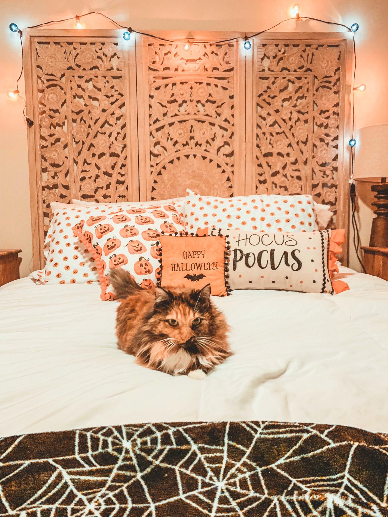 Halloween bed decor | Scrolller