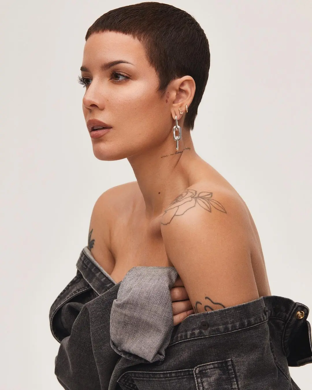 Halsey Scrolller