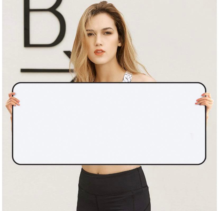 Hand Model? Or Mouse pad model? | Scrolller