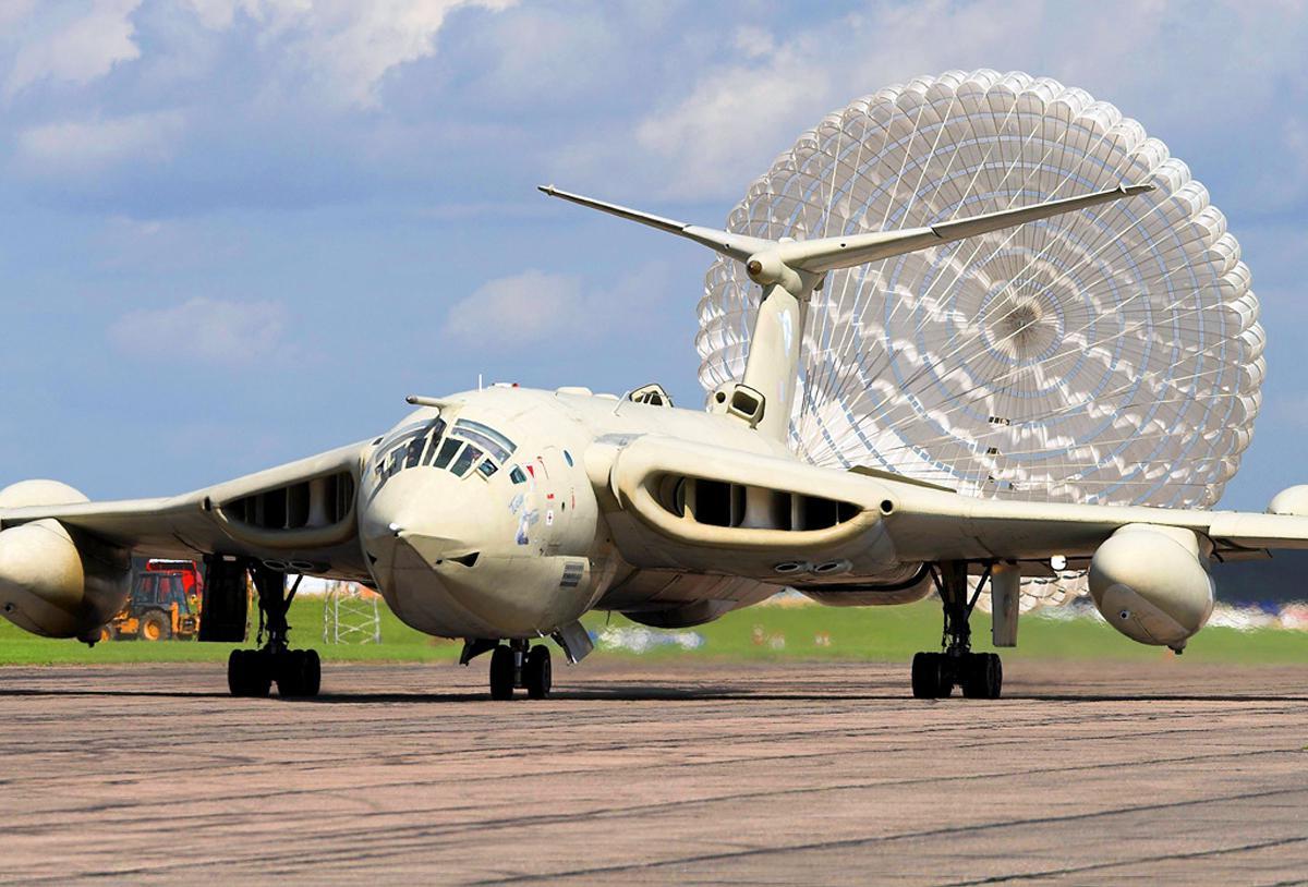 Handley Page Victor [1200x800] | Scrolller