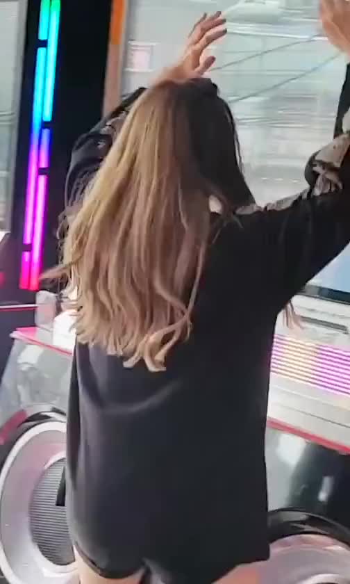 Handong lowkey teasing us | Scrolller