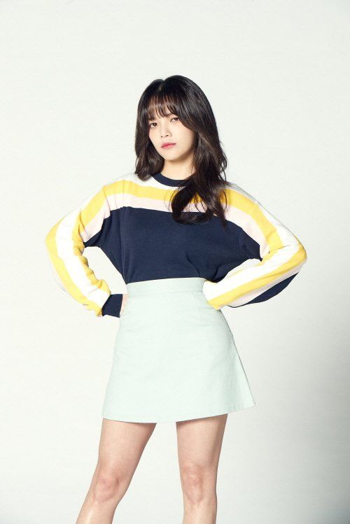 Hands on Hips | Scrolller