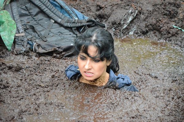 Hannah is trapped | Scrolller