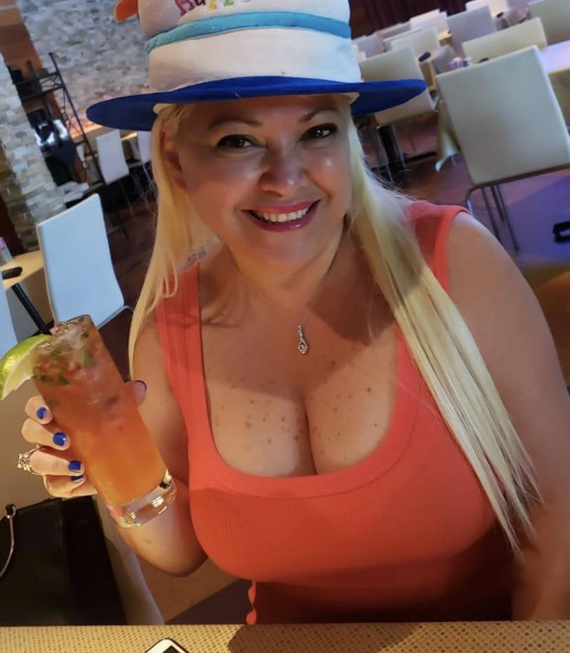 Happy Birthday to my 42 yo hotwife😍 How would you wish her Happy Bday? | Scrolller