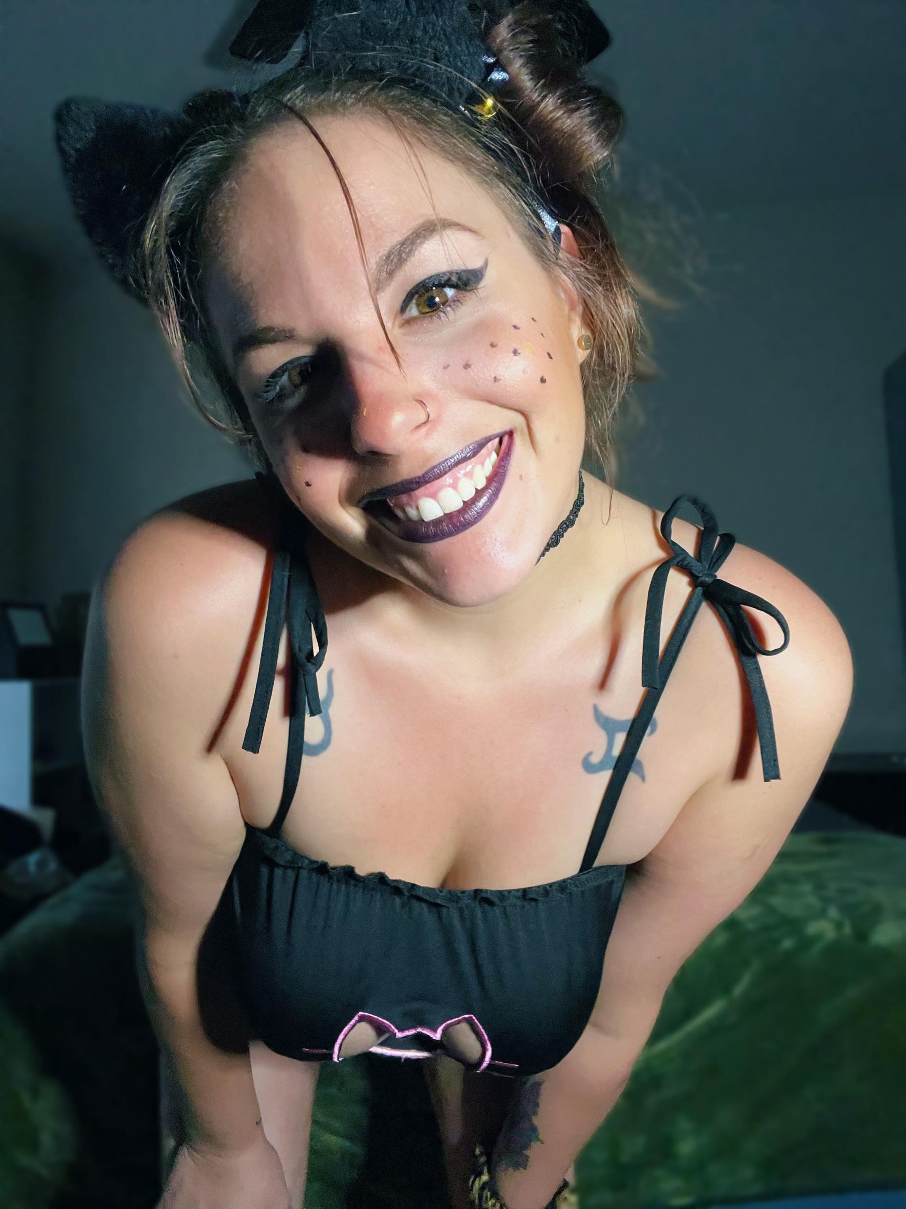 Happy kitty 😸 | Scrolller