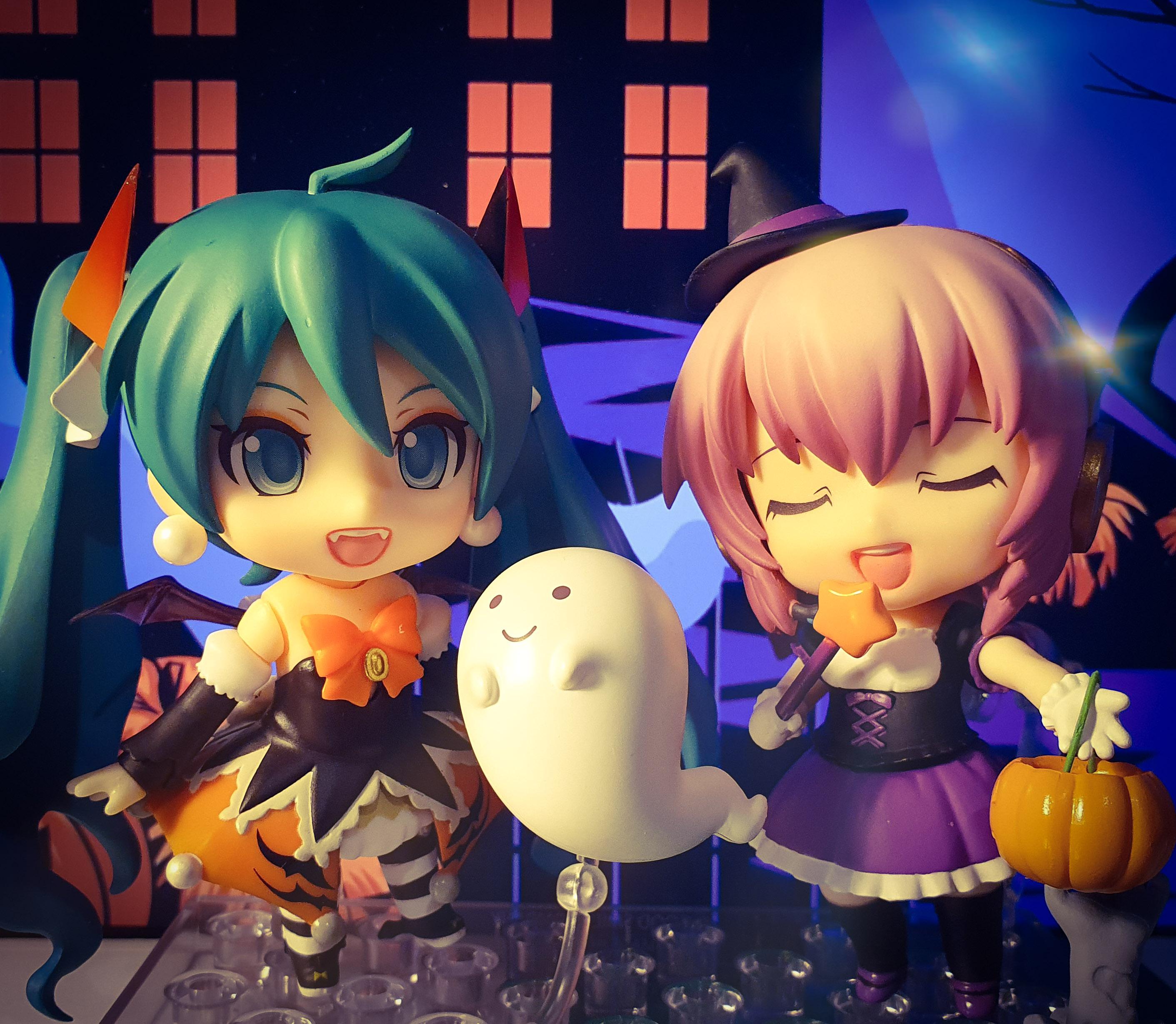 ~ Happy (Late) Halloween from Miku and Luka! ~ | Scrolller