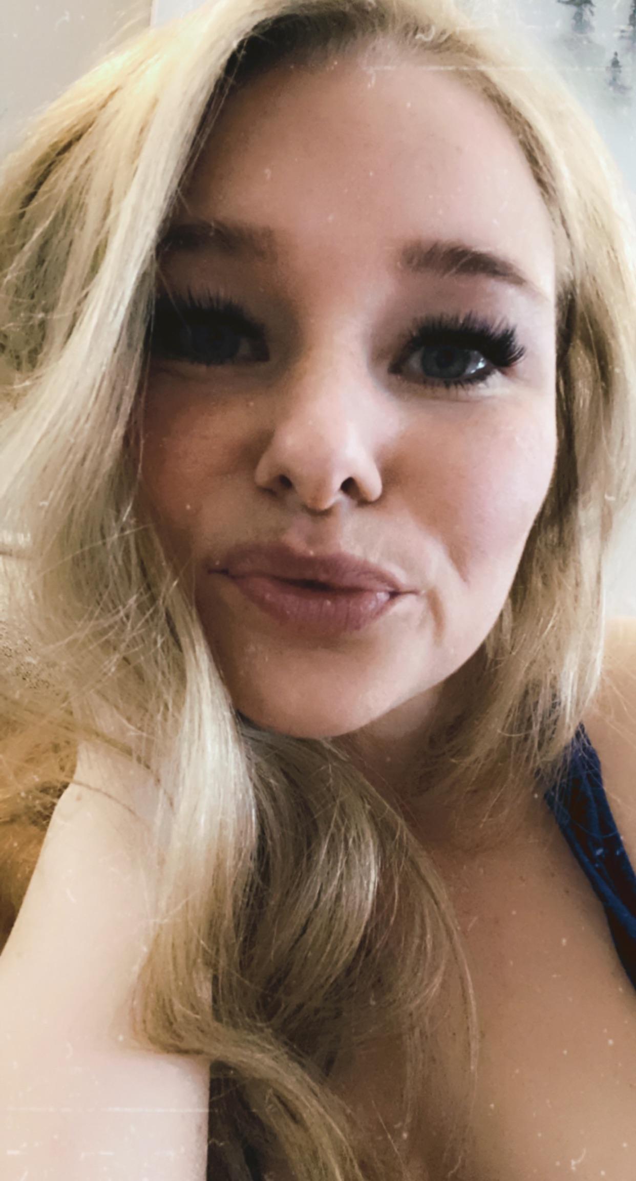 Happy Monday reddit friends 💙(35) | Scrolller