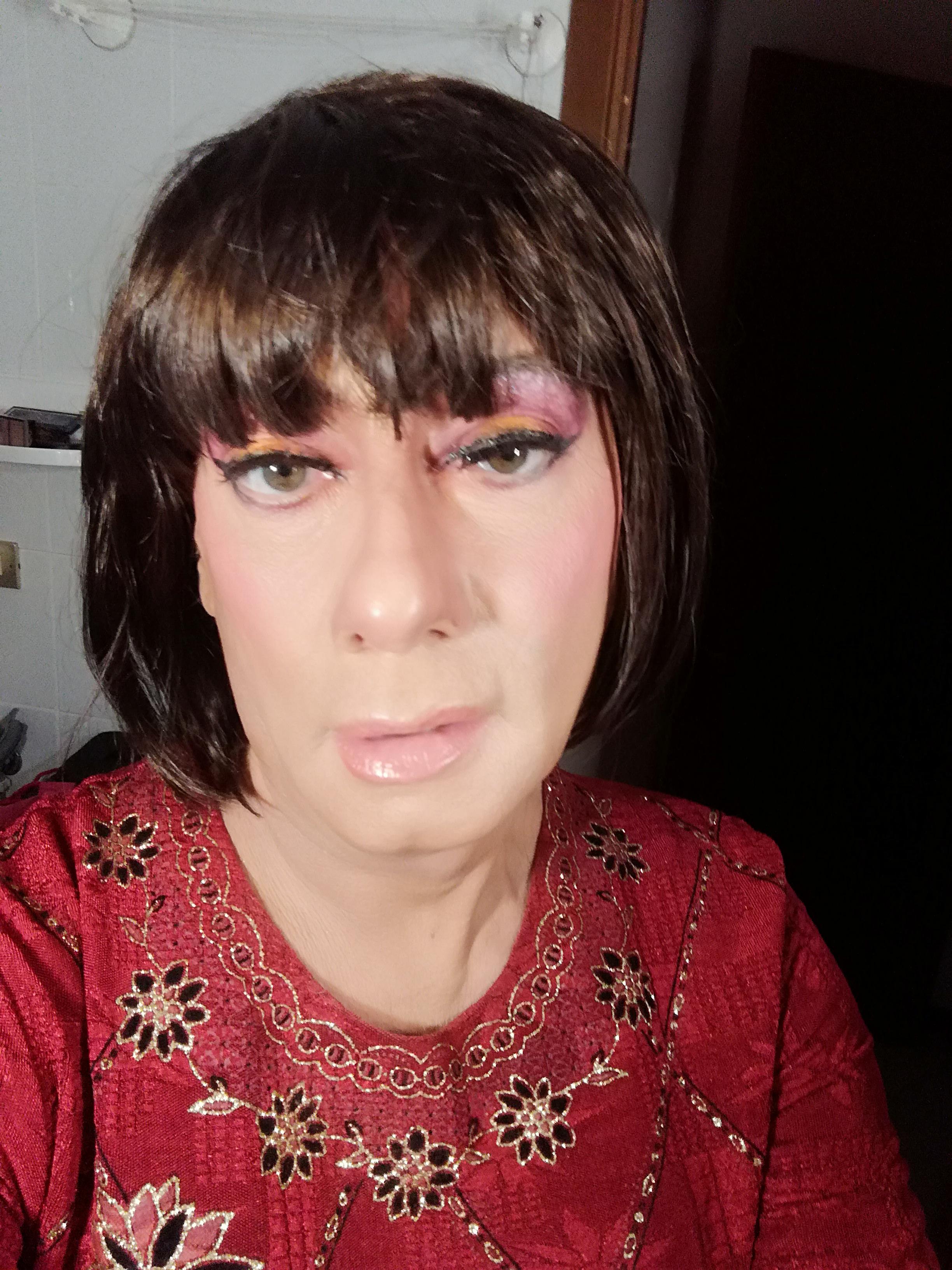 Happy Saturday, dressed up, makeup done, but still going nowhere :( However how am I doing ...