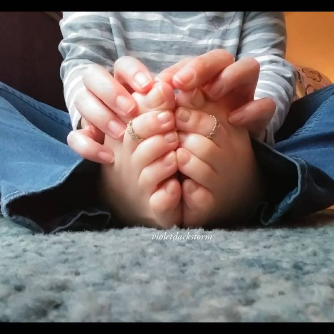 Happy Toesday | Scrolller