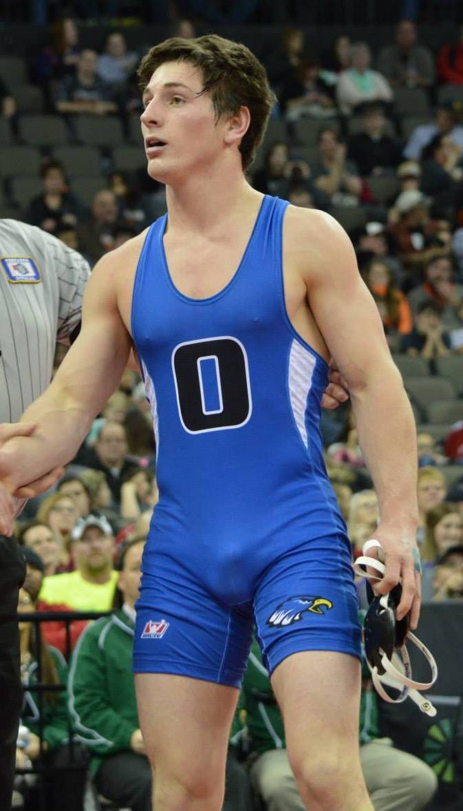 Hard nipples, soft bulge | Scrolller