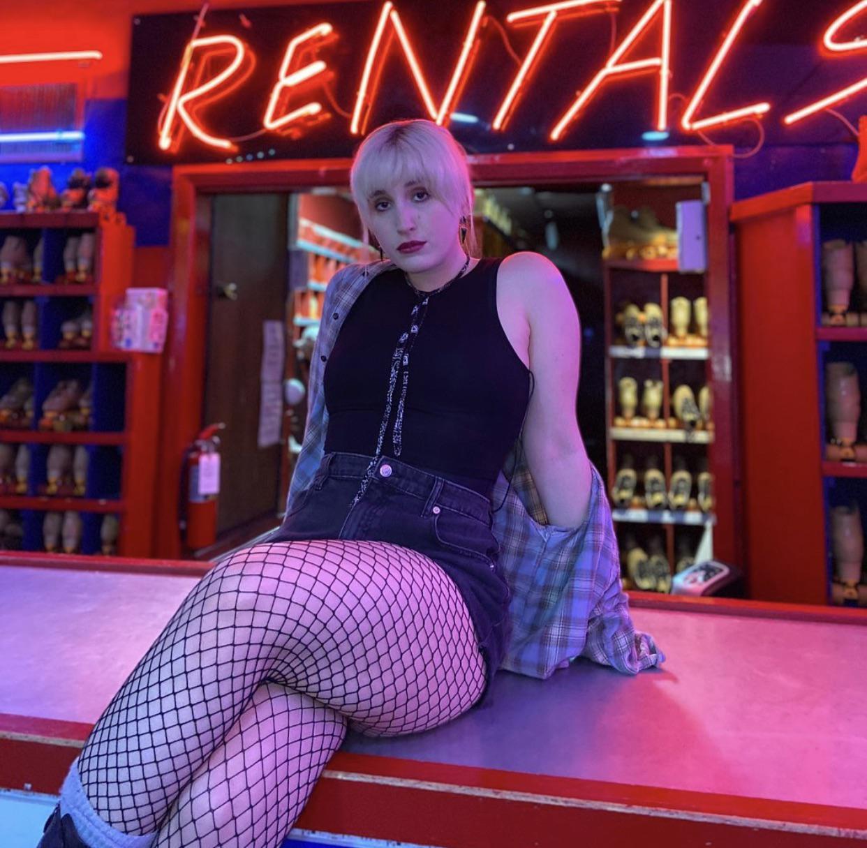 Harley Quinn smith needs those legs spreading | Scrolller