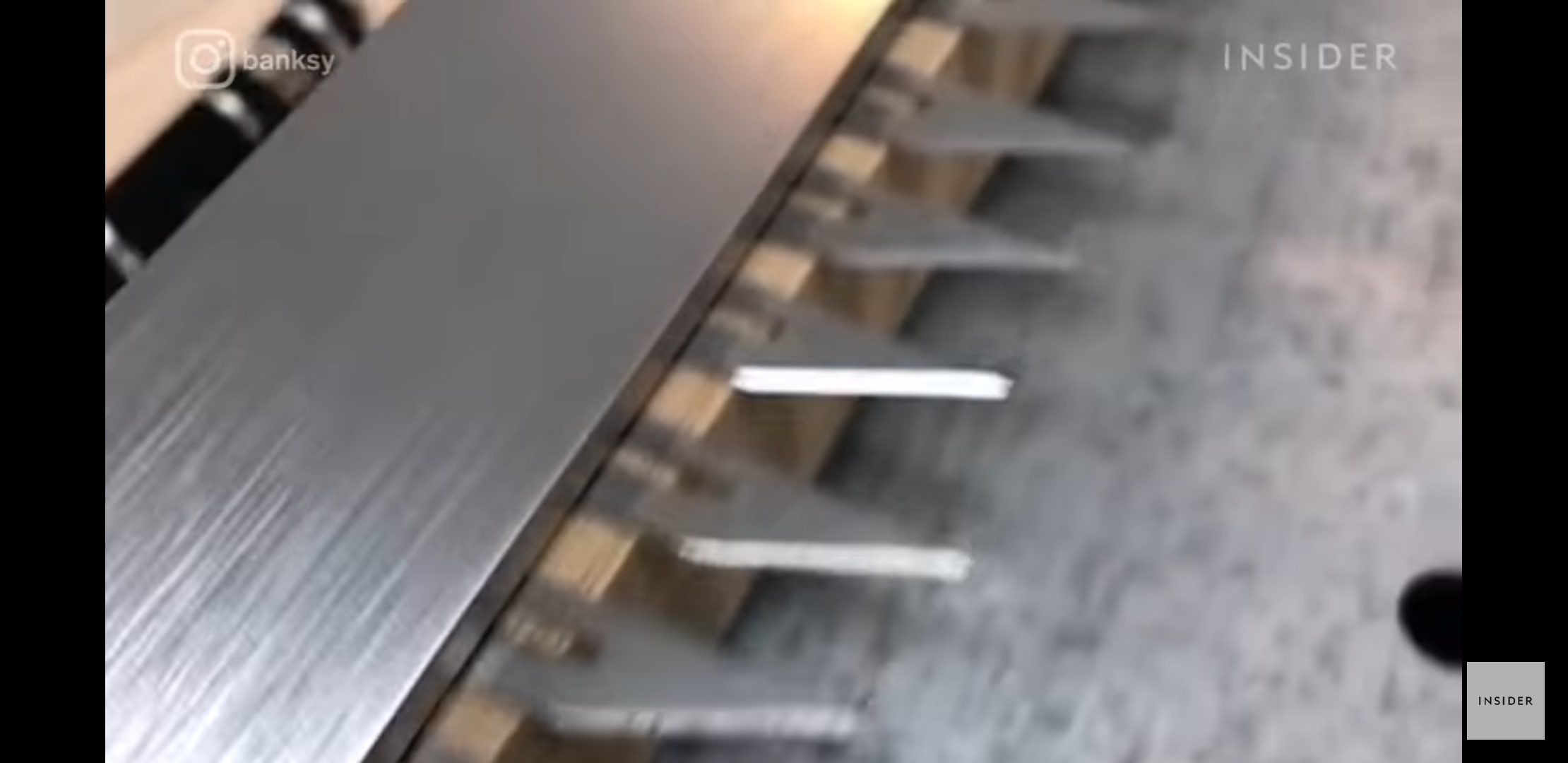 Have noticed it that the blade are sideway? | Scrolller