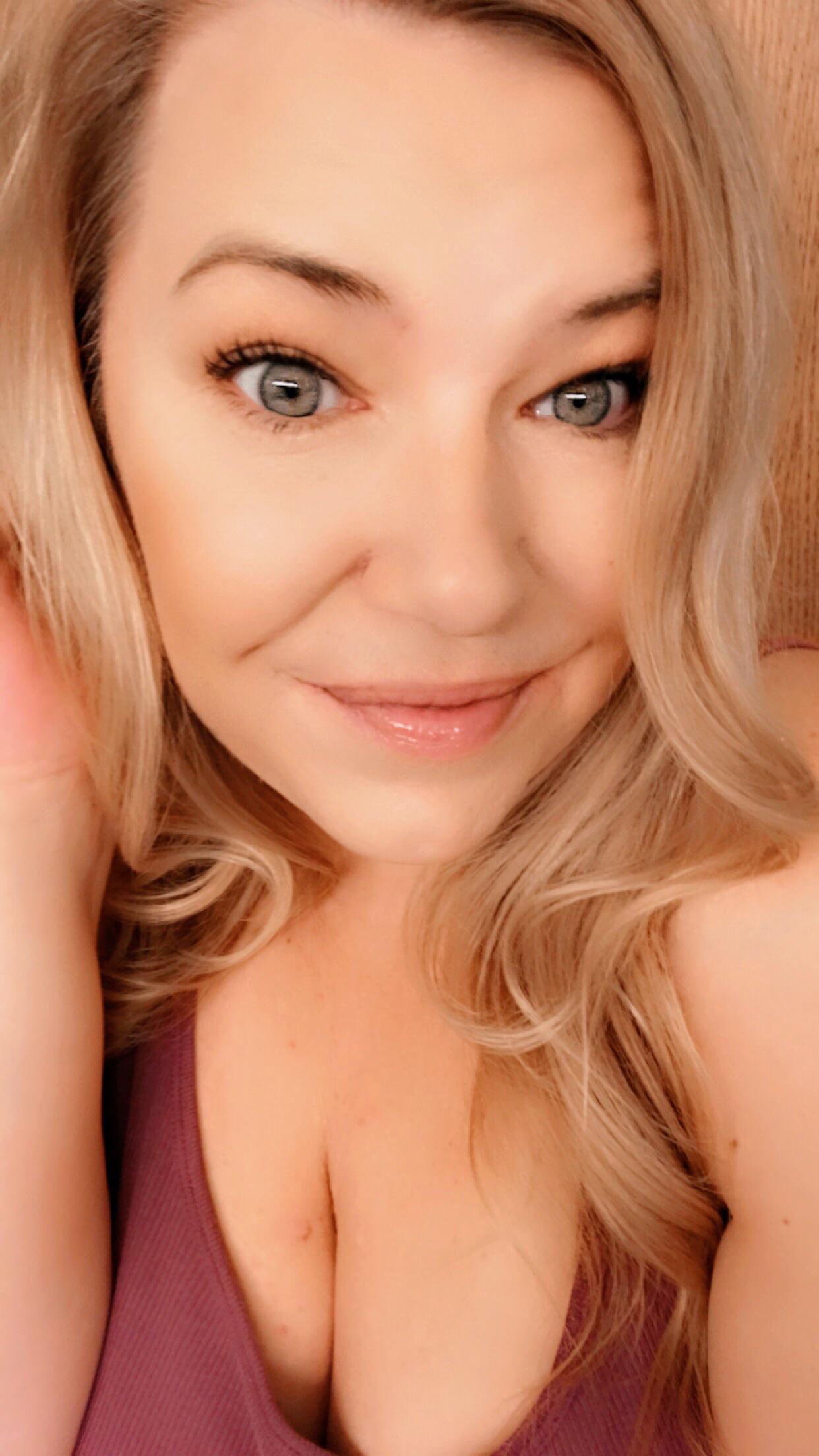 Having a good hair day! 43f | Scrolller