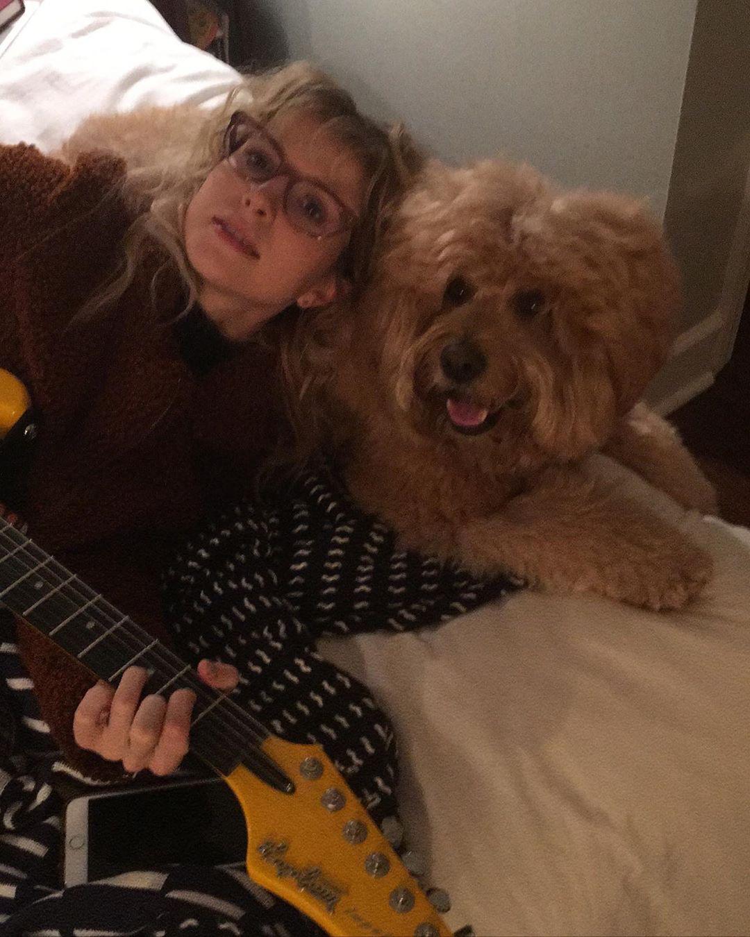 Hayley and the Alf | Scrolller