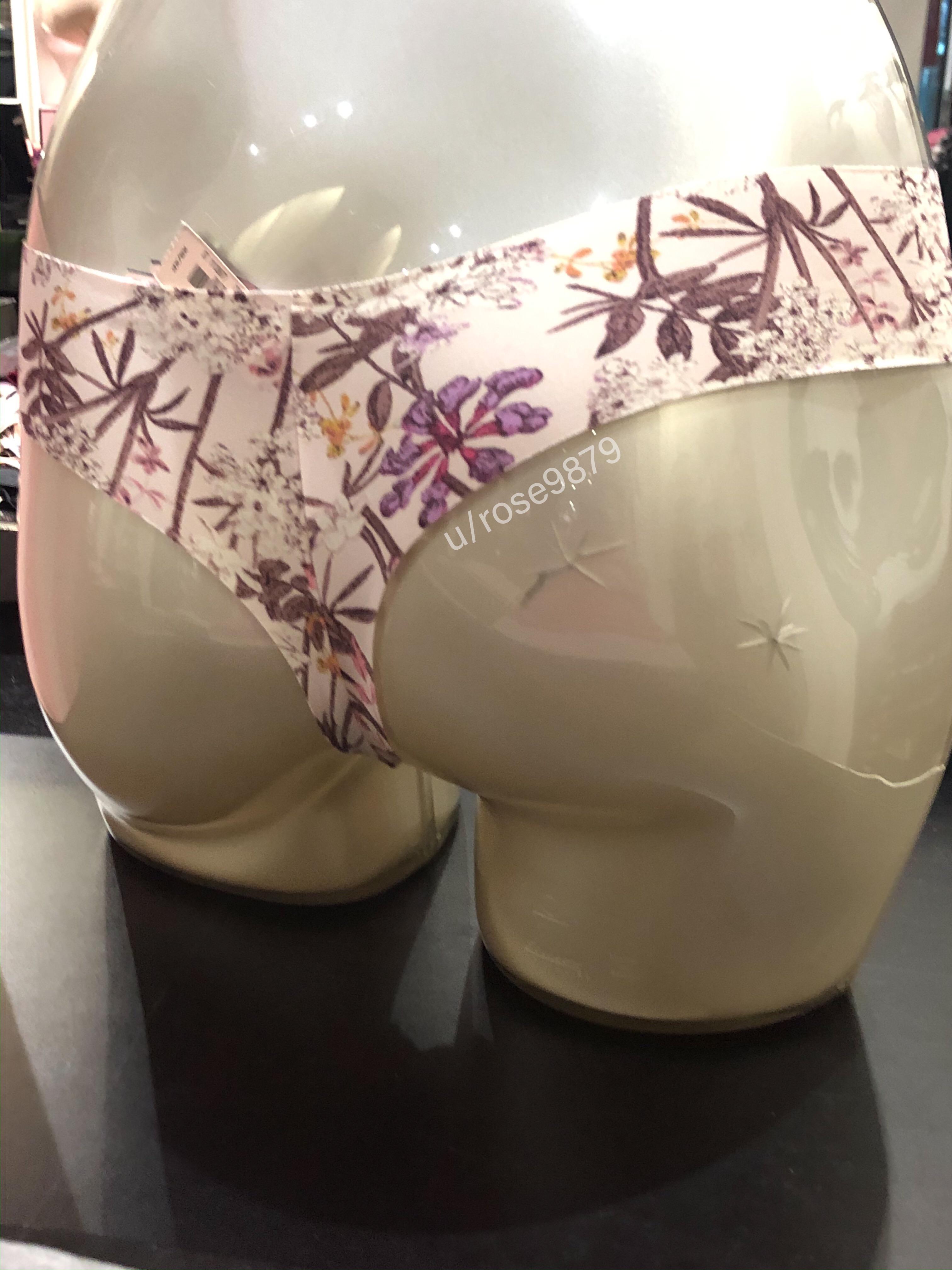 Heh, butt *crack* | Scrolller