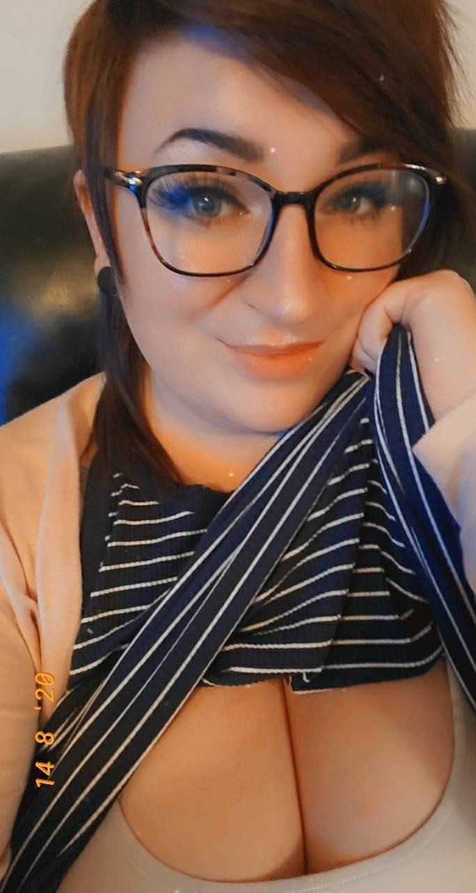 Hehe just a quick peak 🥰 | Scrolller