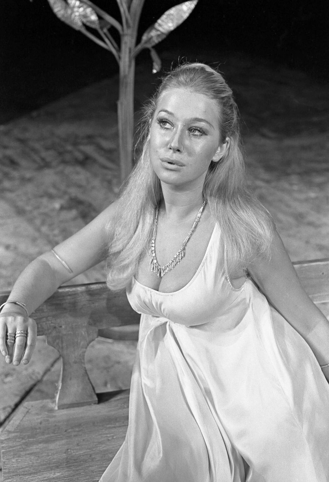 Helen Mirren 1968 Scrolller