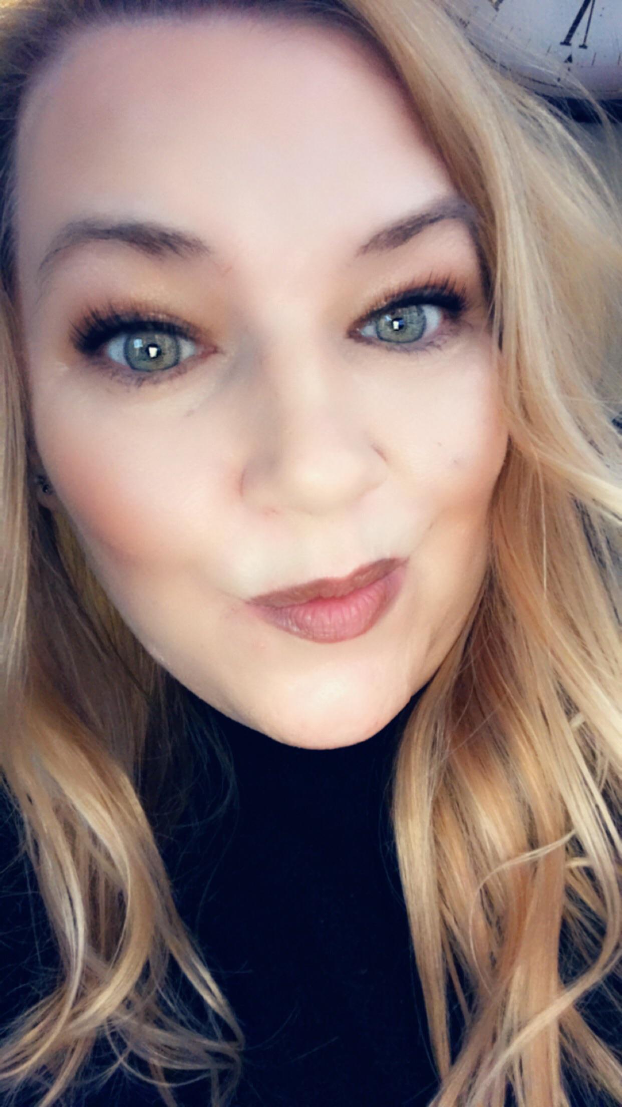 Hello 🖐 43f | Scrolller