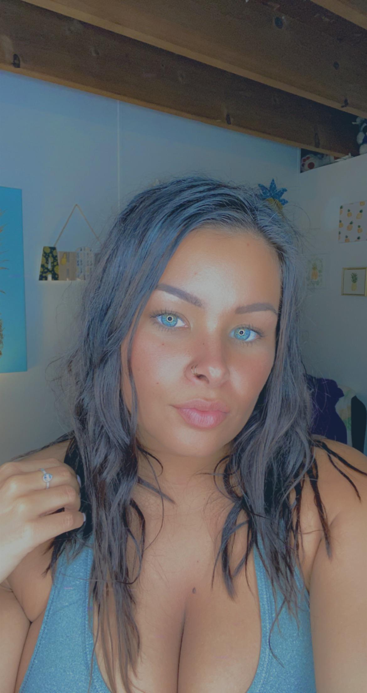 Hello 😍 | Scrolller