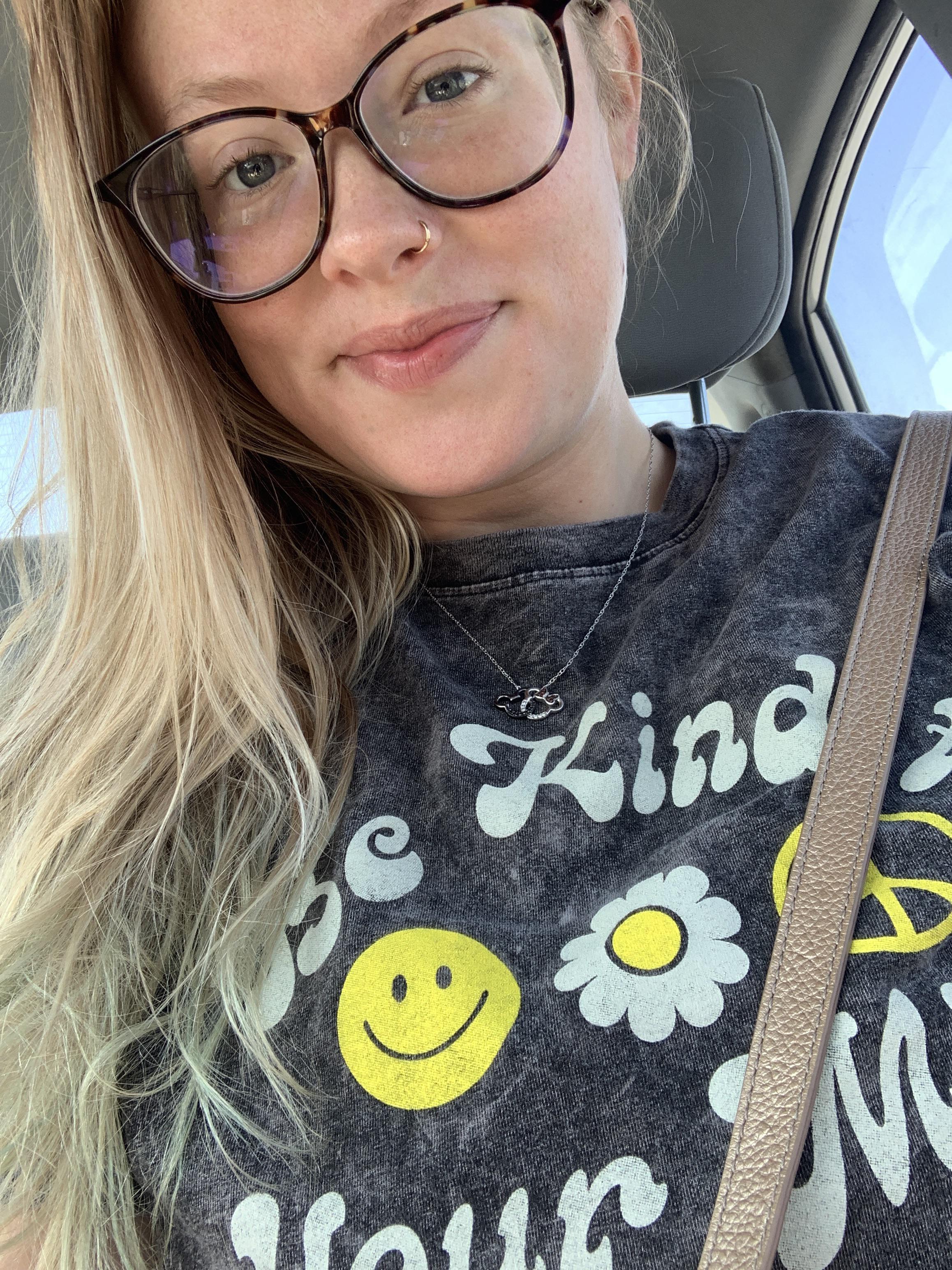 Hello beautiful people!!🌈💜 | Scrolller