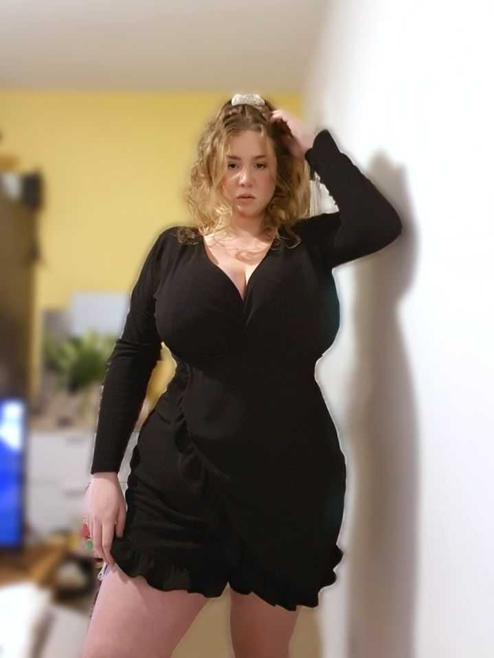 Hello boys 🖐 (OC) | Scrolller