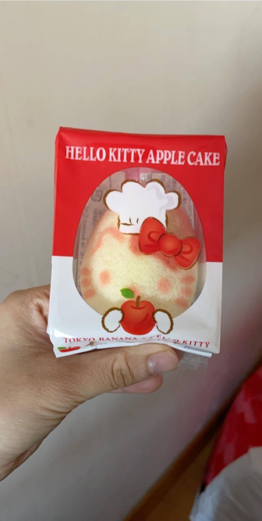 Hello Kitty apple cake from Japan 🇯🇵 This is so pretty that I don’t wanna destroy it 😆 | Scrolller