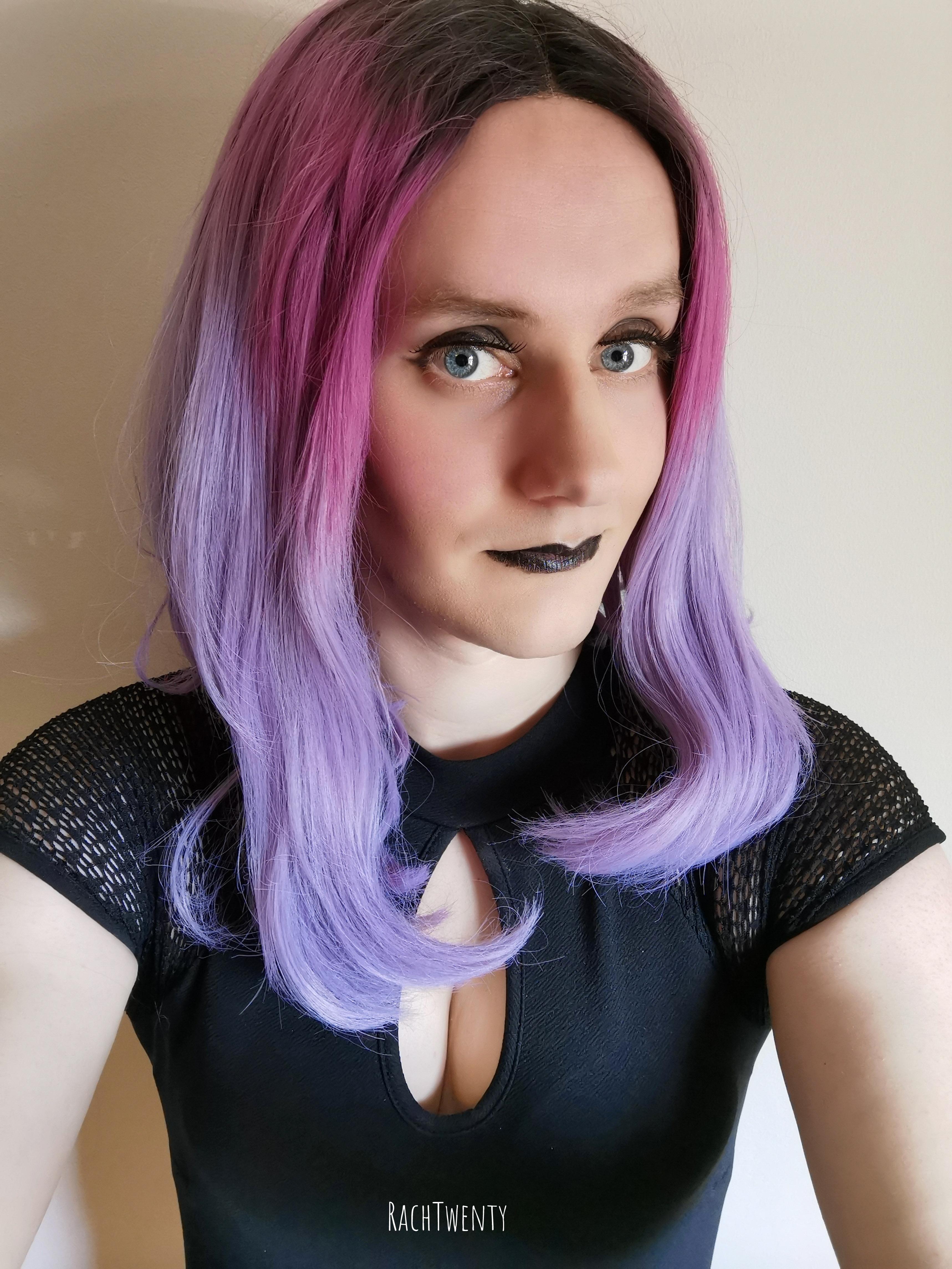 Hello ladies! Do I pass? | Scrolller