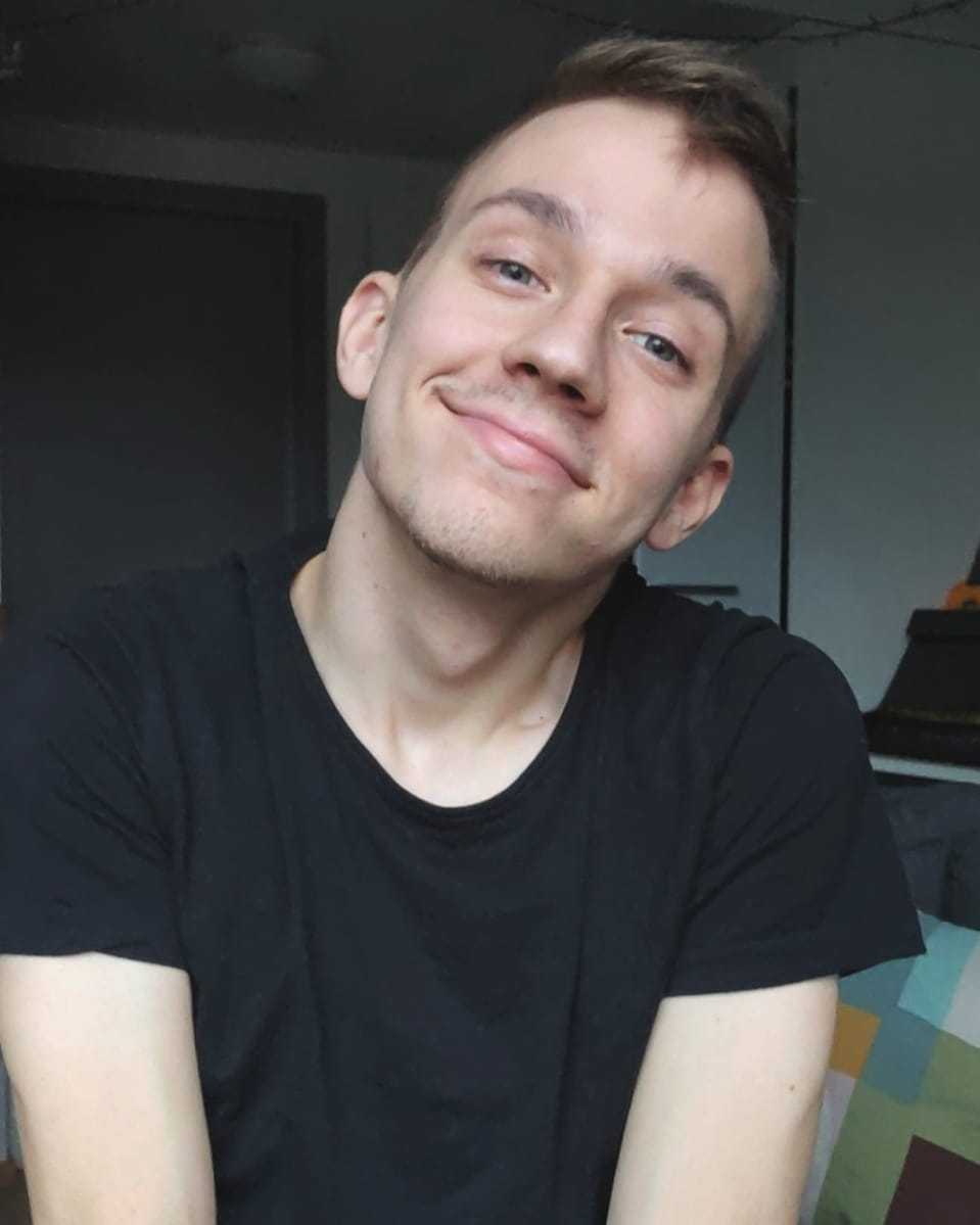 Hello! This is me :-) | Scrolller