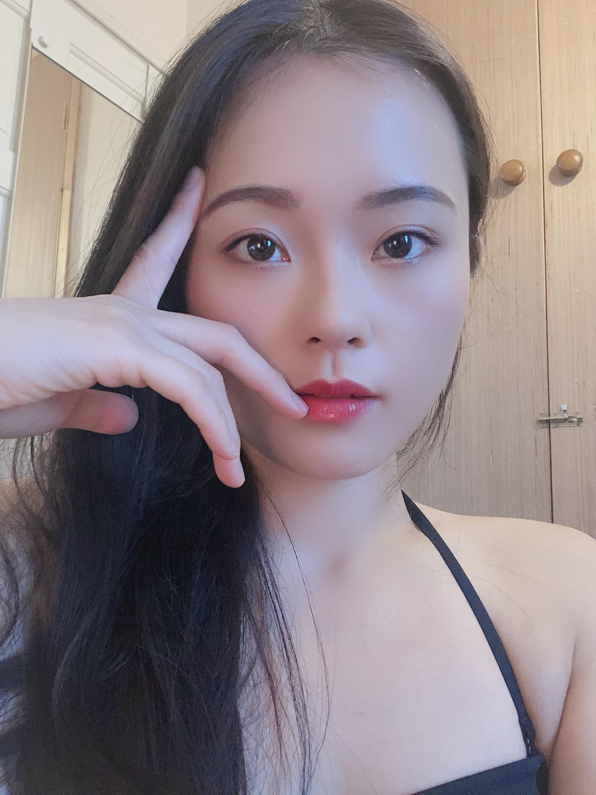 Hello you 👋🏻 | Scrolller