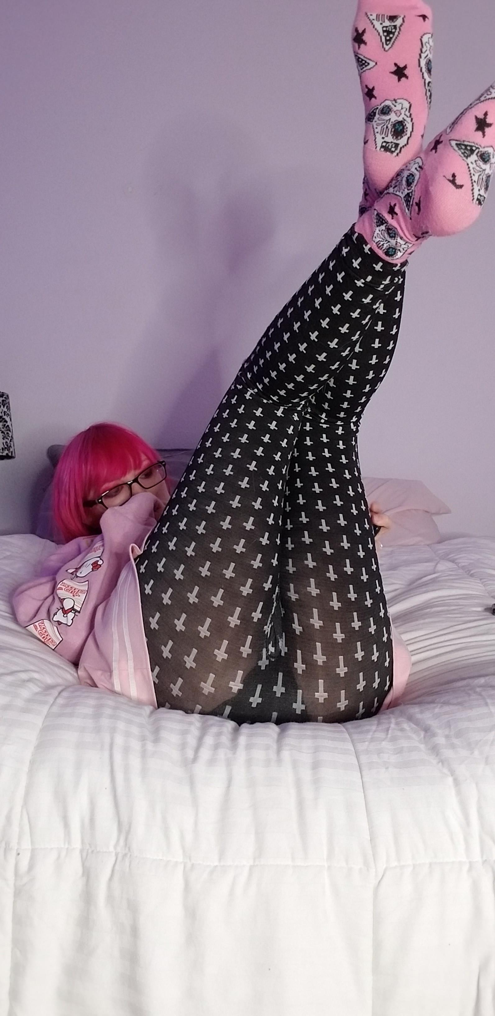 Hellooooo? 😳 | Scrolller