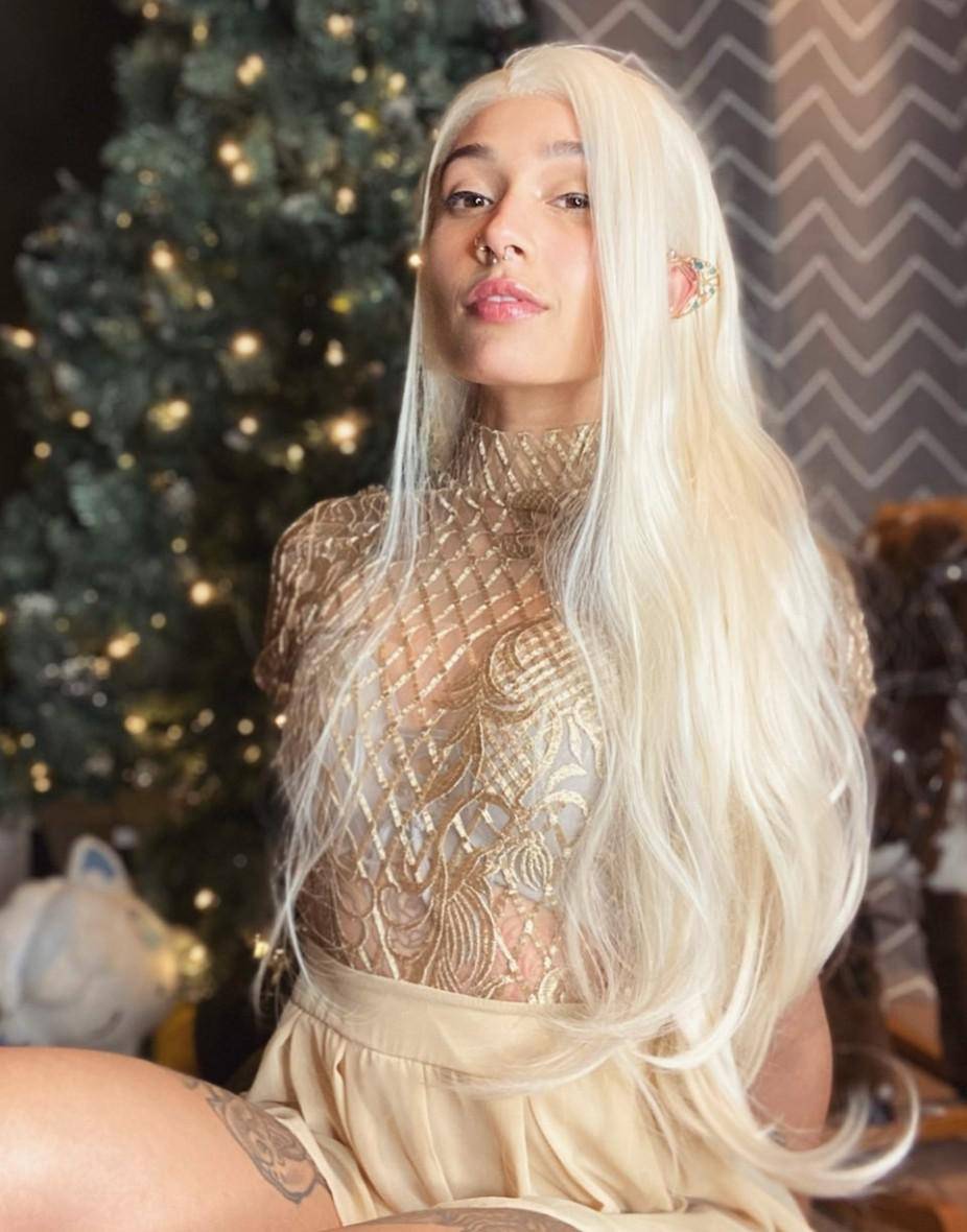 Help finding this gold bodysuit | Scrolller