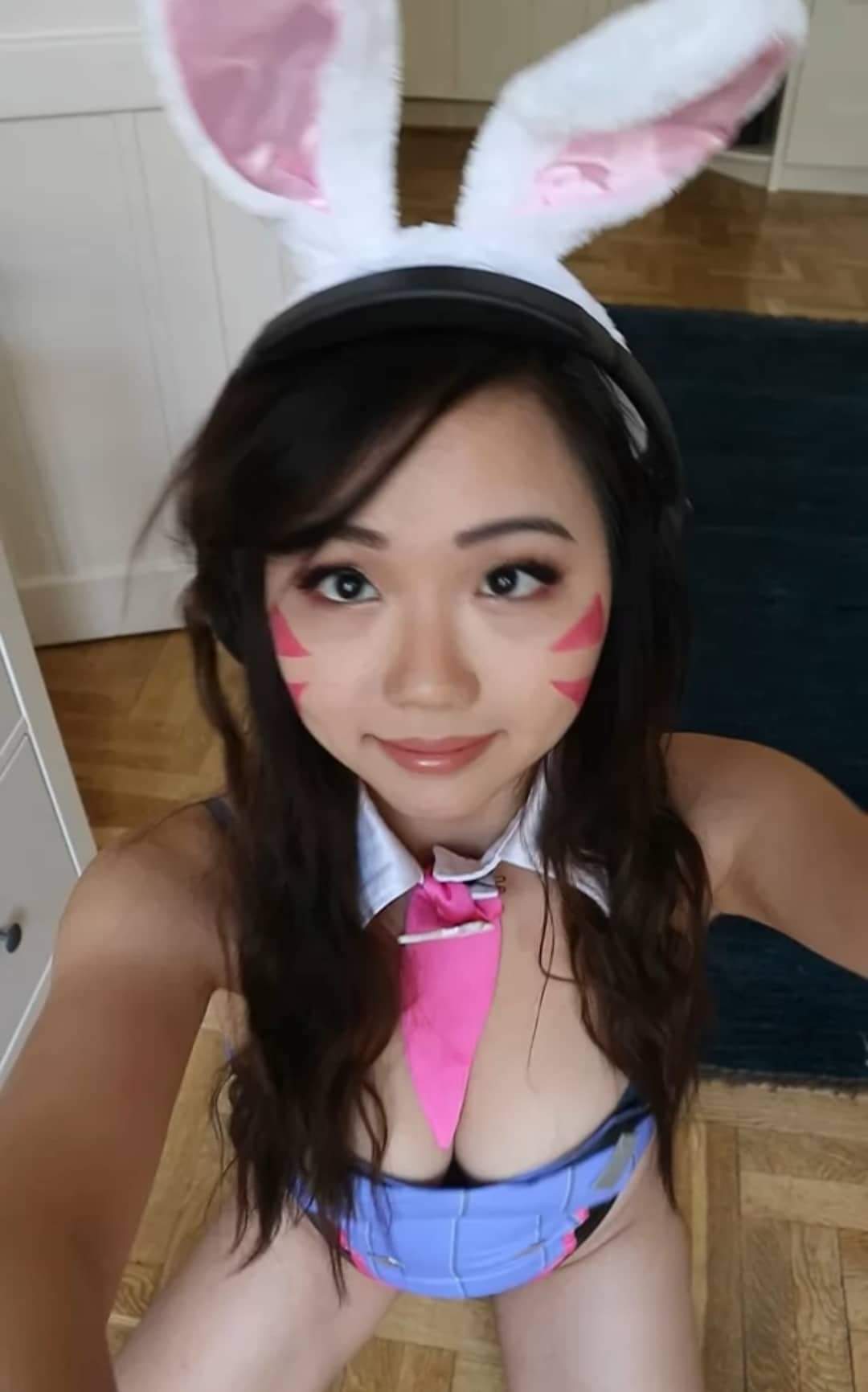 Help identify this cosplayer | Scrolller