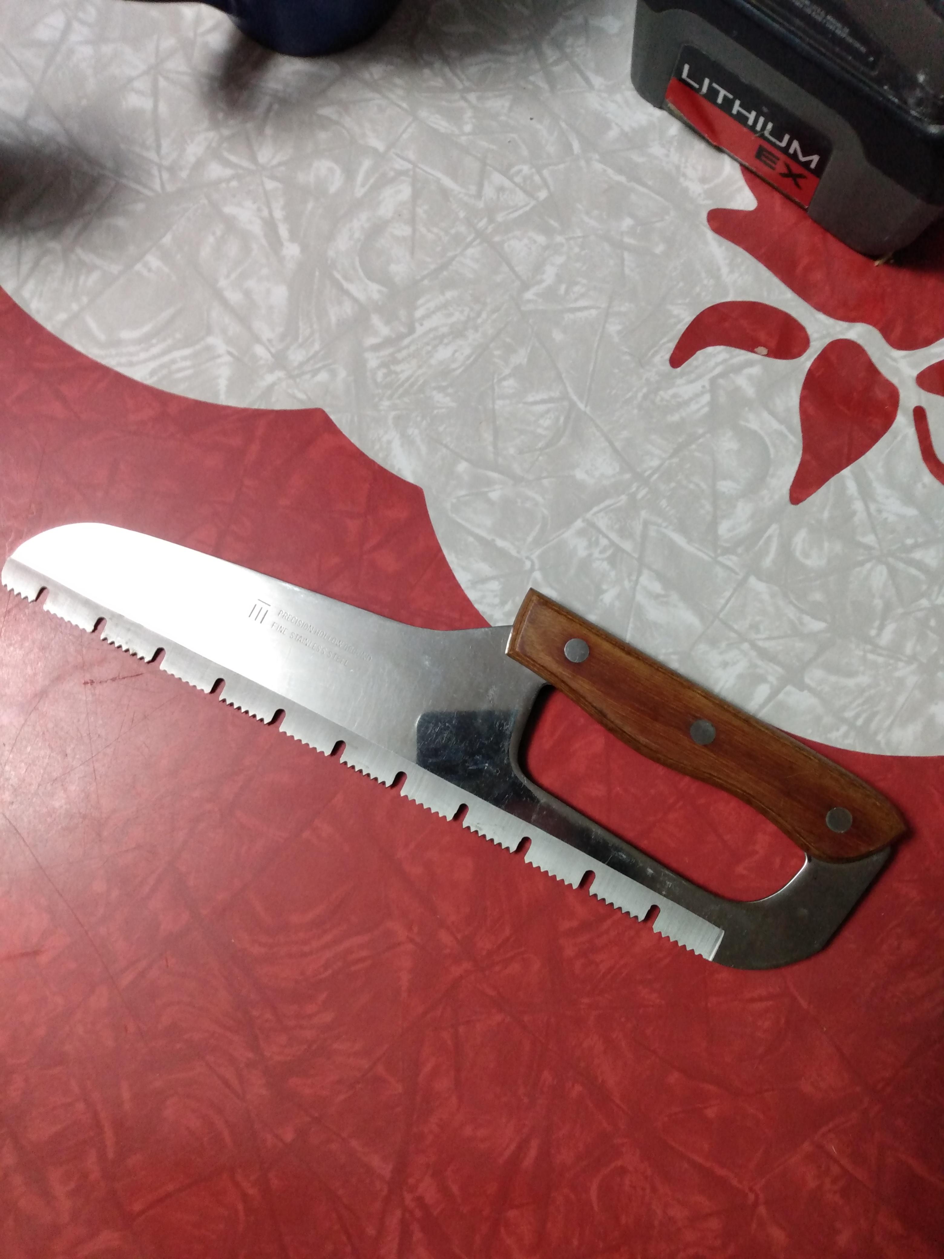Help identifying this? Not sure if this is a knife or a saw | Scrolller