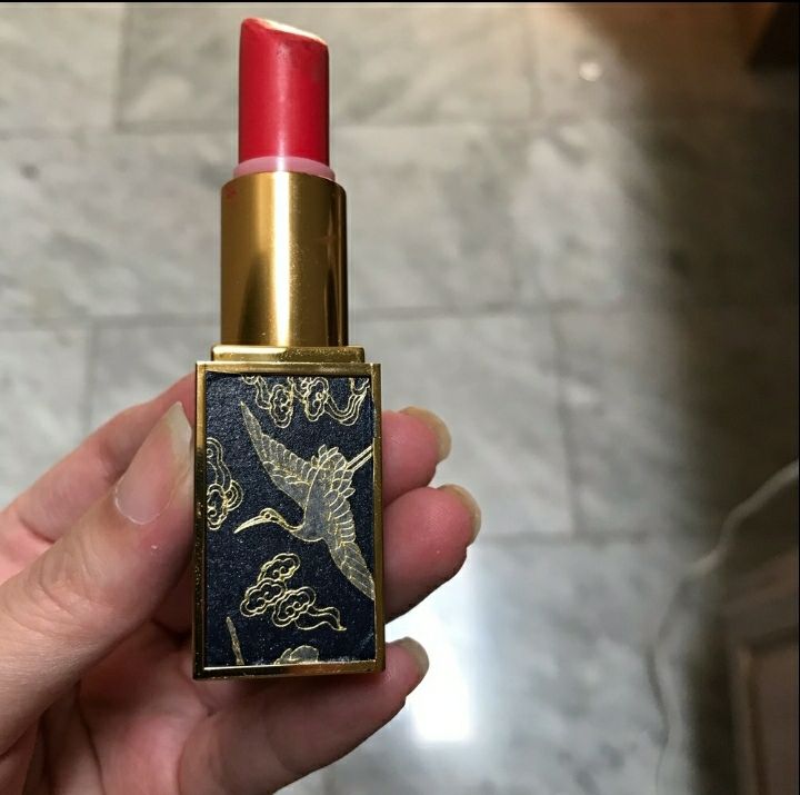Help identifying this Tom Ford lipstick. The color is True Coral, but when was this case ...