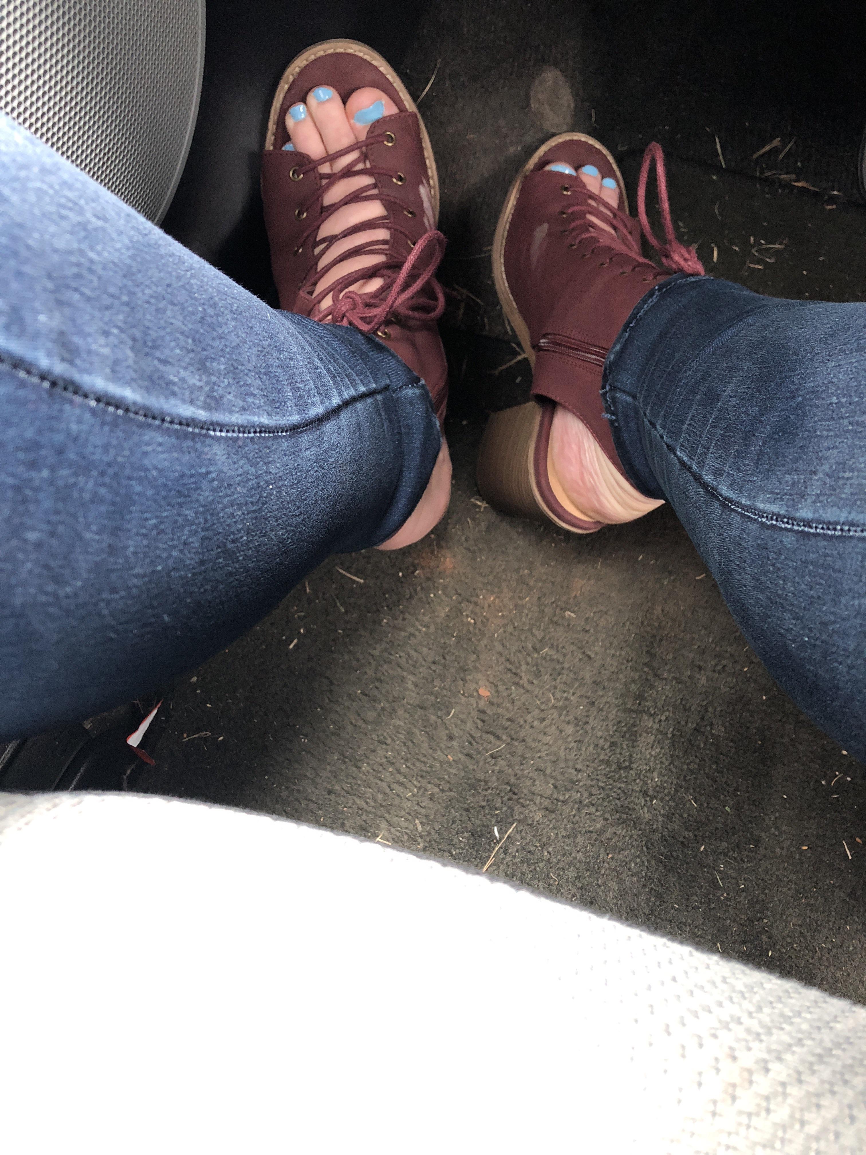 Help me pay my bills. | Scrolller