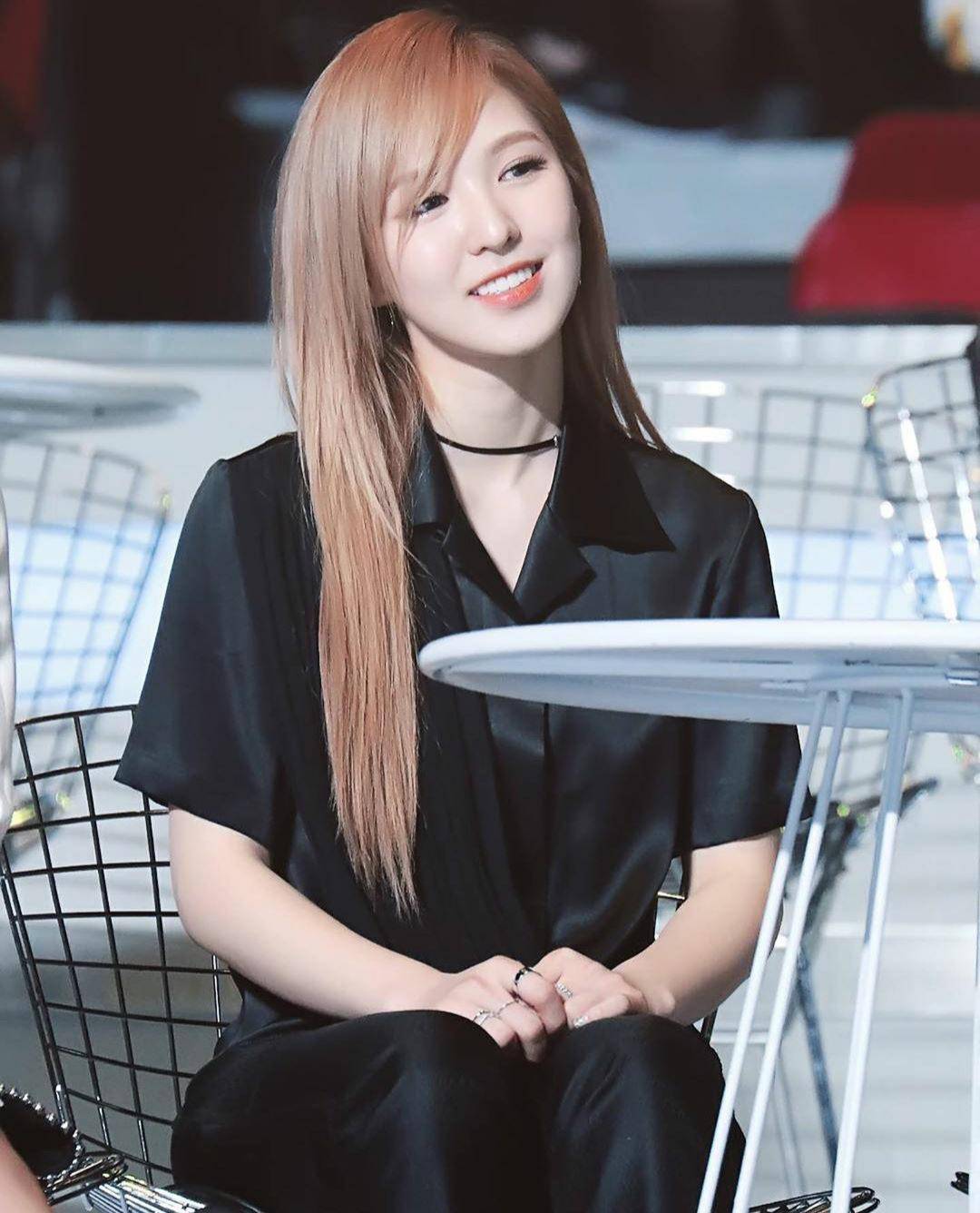 Her bangs! | Scrolller