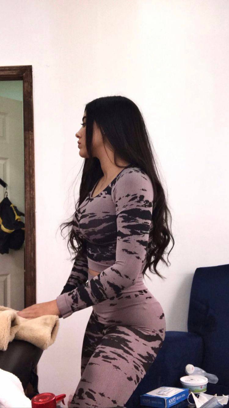 HER BODY IS INSANE 🤤 | Scrolller