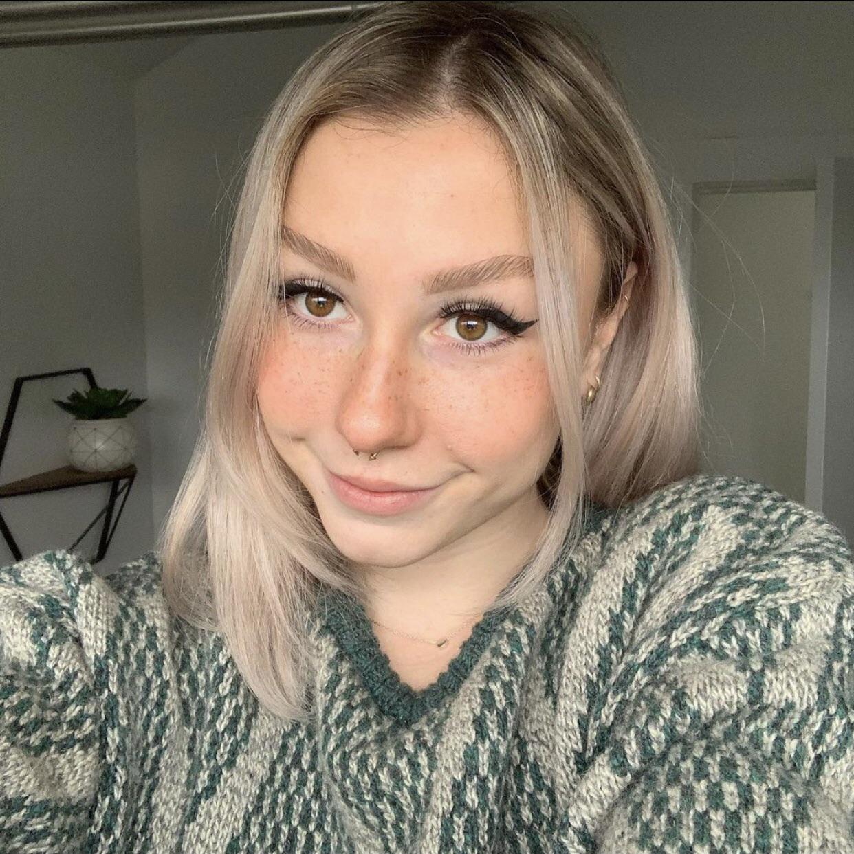 her eyes tho | Scrolller